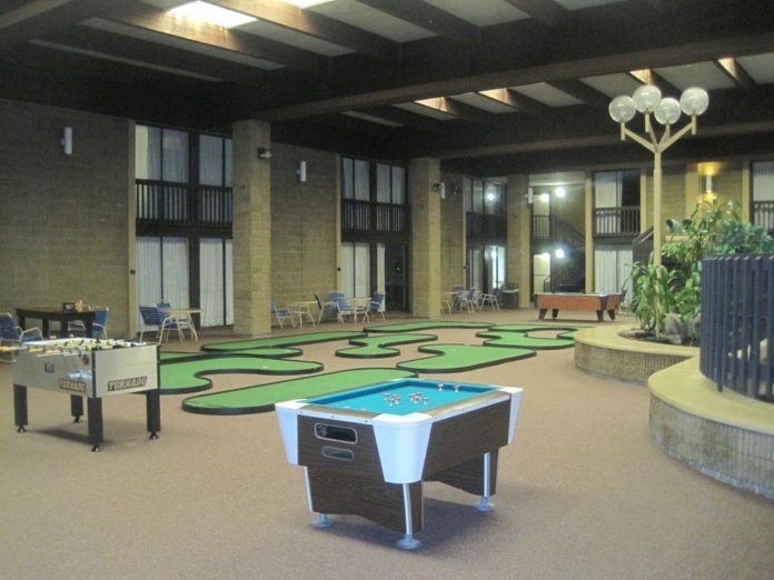 What Happened To The Holiday Inn Holidome, Are There Any Left?