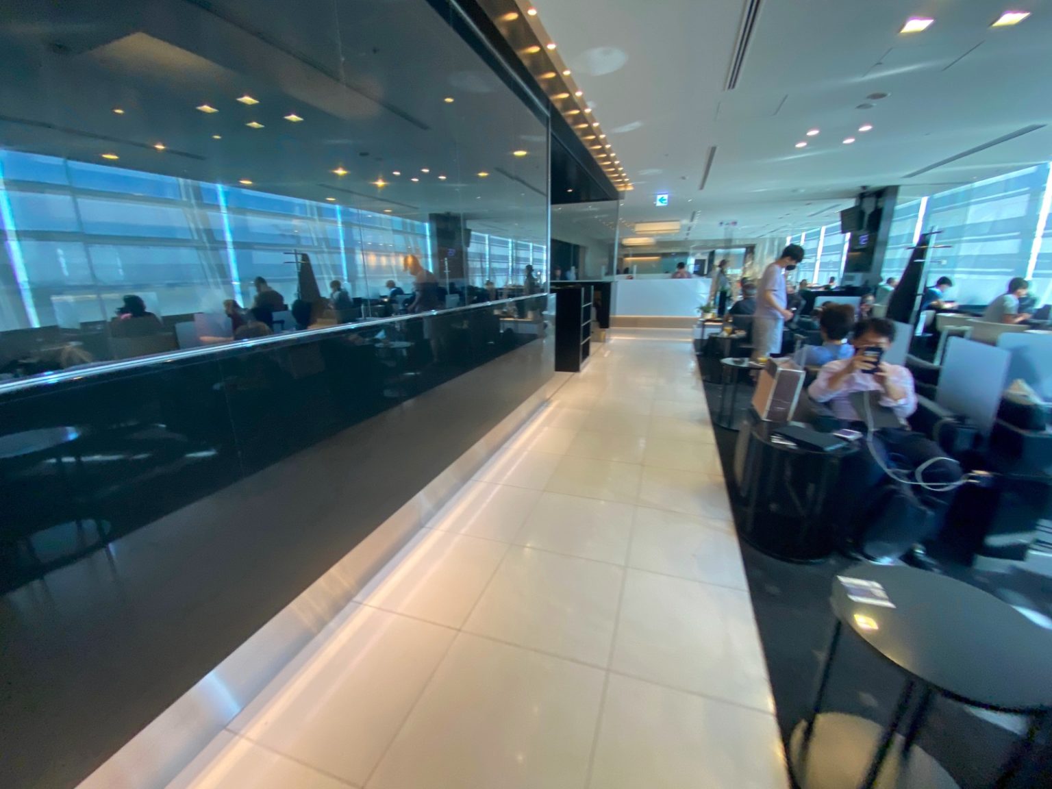 ANA Lounge Tokyo-Haneda Review: An Incredible Airline Lounge