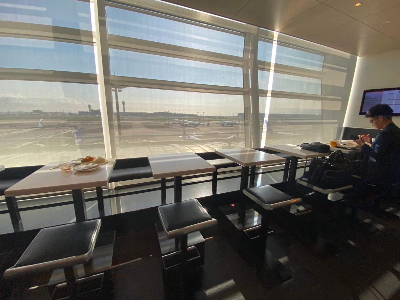 ANA Lounge Tokyo-Haneda Review: An Incredible Airline Lounge